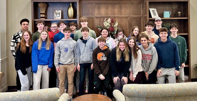 High School Volunteers Bring Smiles to Residents of Mentor Ridge